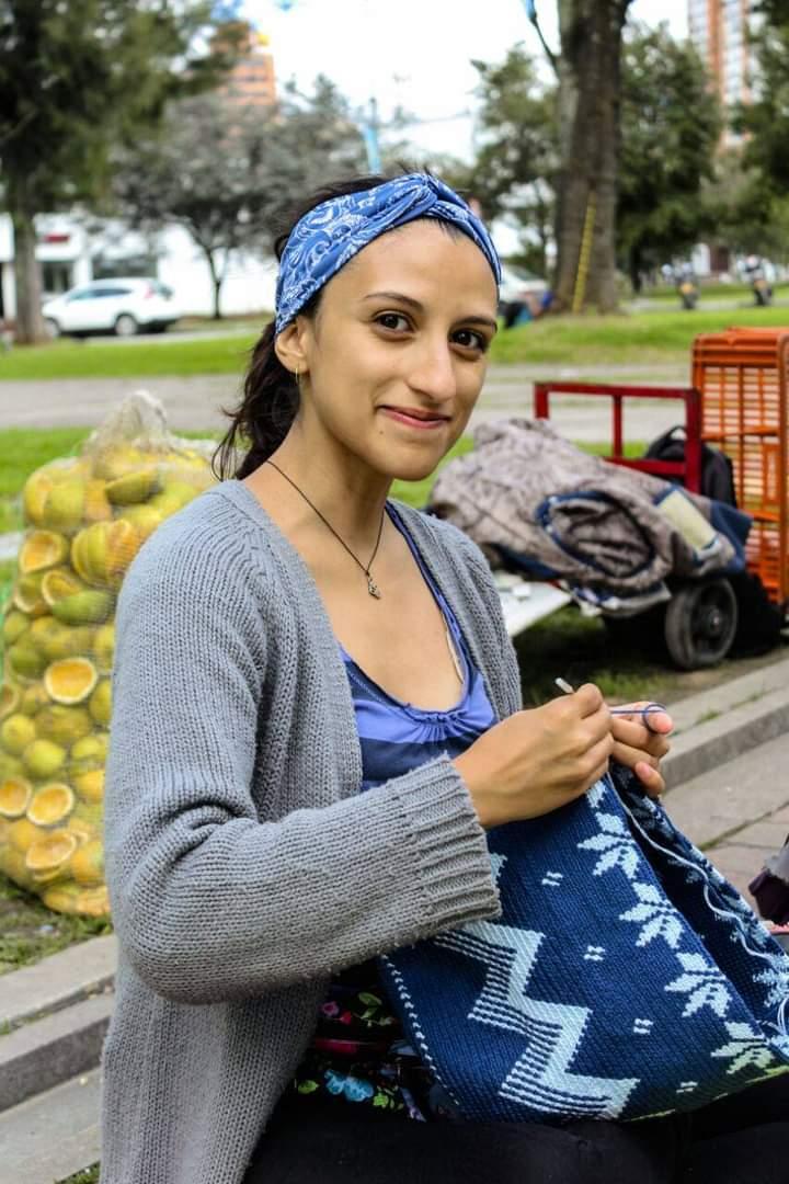 “Tejer, el legado de memoria y resistencia que me dejan las ‘abues’”: María Granados